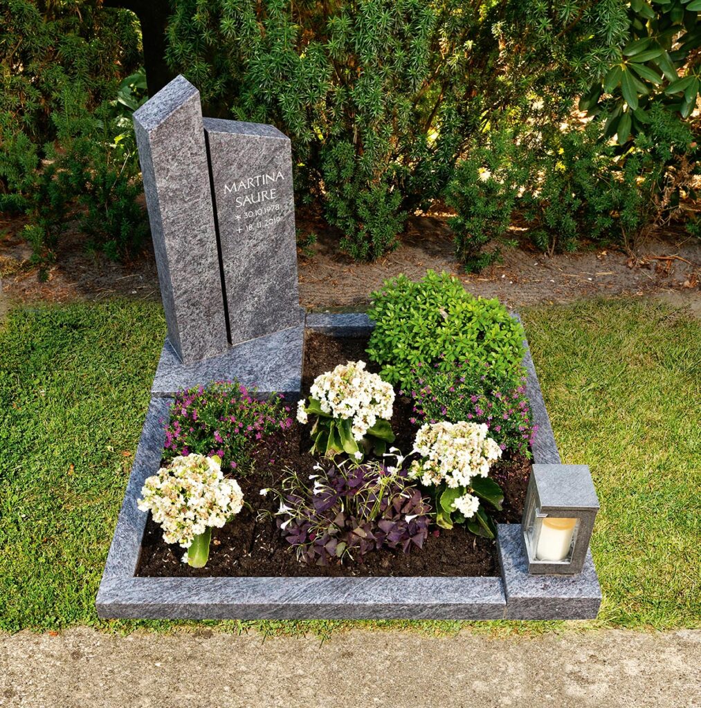 Grabstein, Urnengrab, Violet blue Granit mattfinish - Budde Grabmale